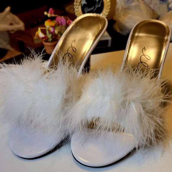 Ellie Shoes | Shoes | Ellie White Marabou Pumps Size 1 | Poshmark